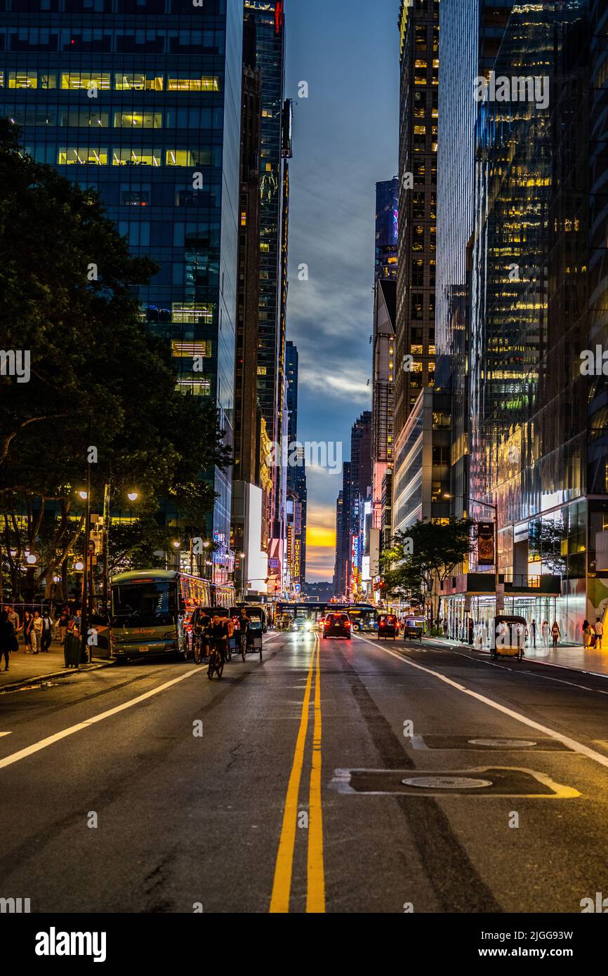Sunset on Manhattan streets (Manhattanhenge) in New York Stock Photo ...
