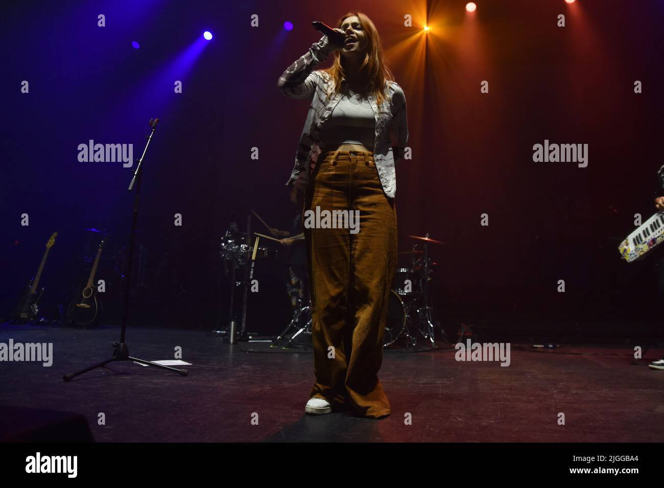 L devine singer hi-res stock photography and images - Alamy
