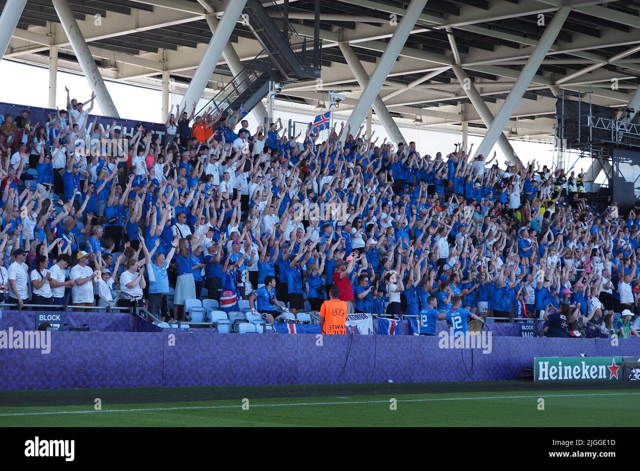 Iceland women football hi-res stock photography and images - Alamy