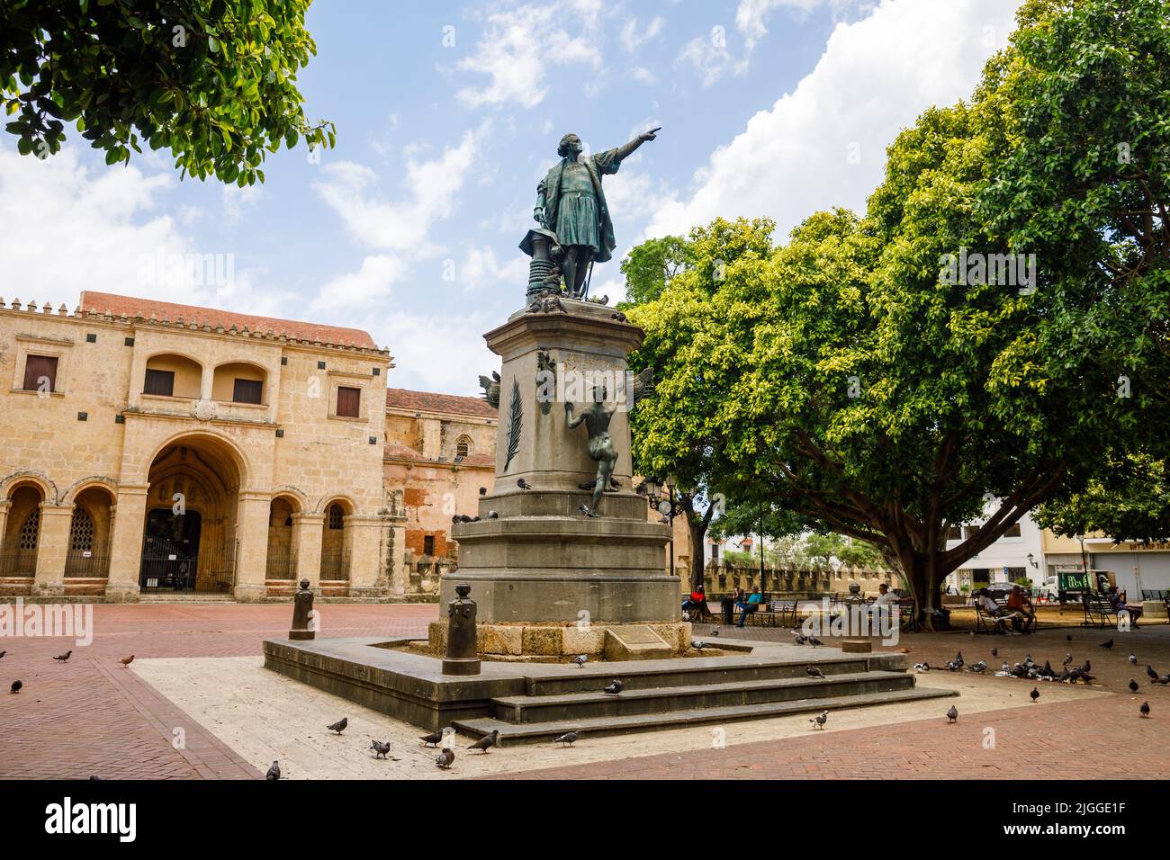 Columbus Statue and Cathedral, Parque Colon, Santo Domingo. Dominican ...