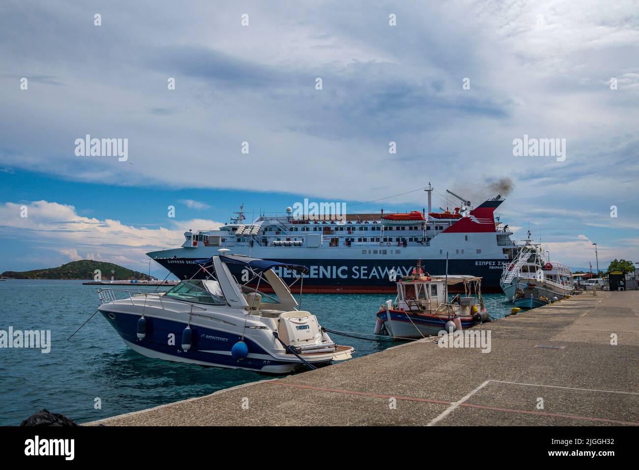 Express Skiathos Ferry boat from Hellenic Seaways company arrives at ...