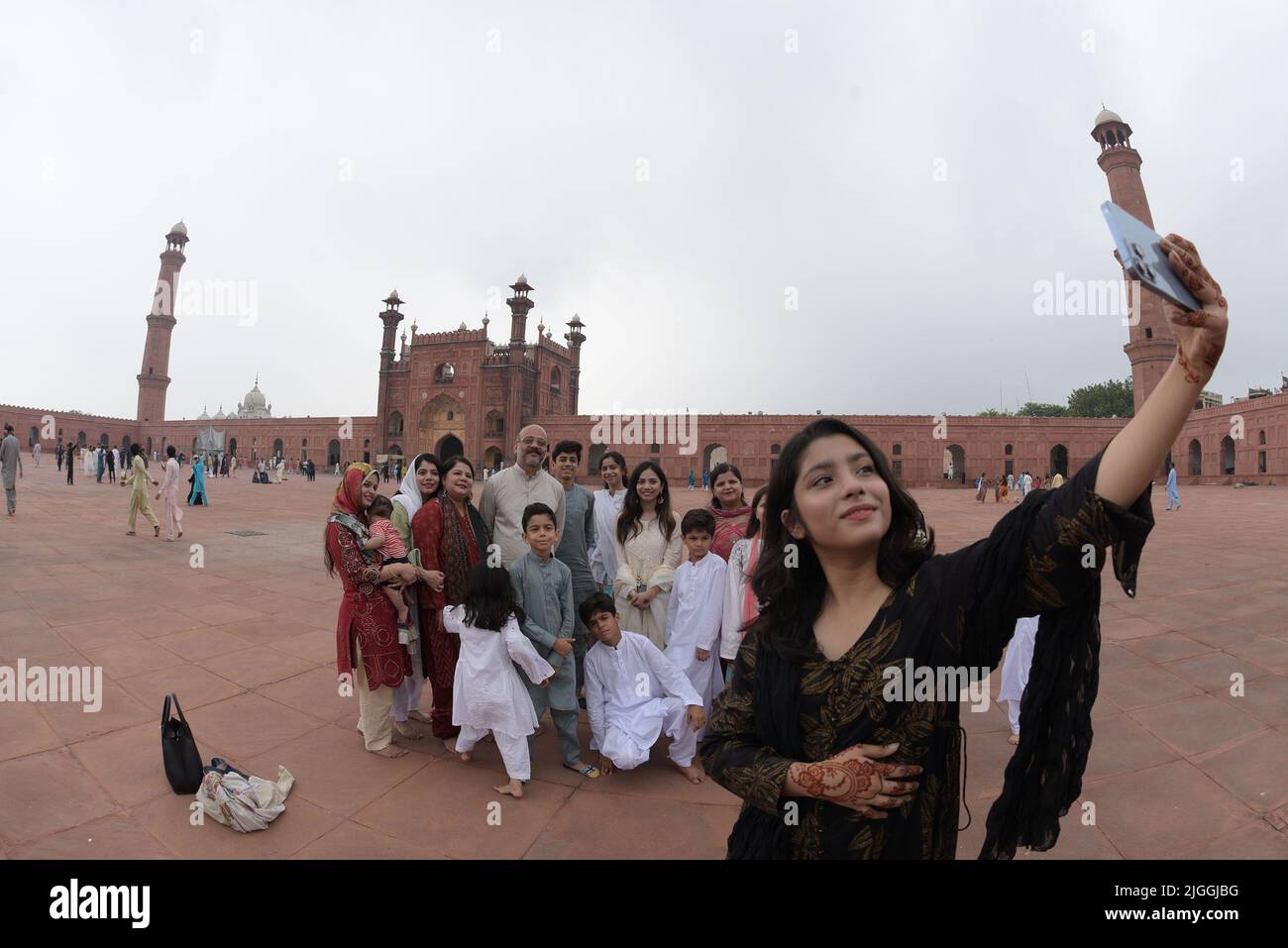 Pakistani Muslims offer Eid al-Adha prayers at the historical Badshahi ...