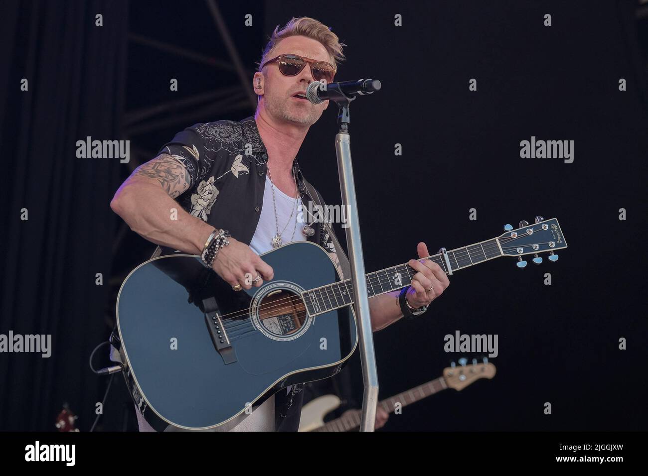 Great Tew, UK. 10th July, 2022. Irish-born singer, songwriter, television presenter, and host of ...