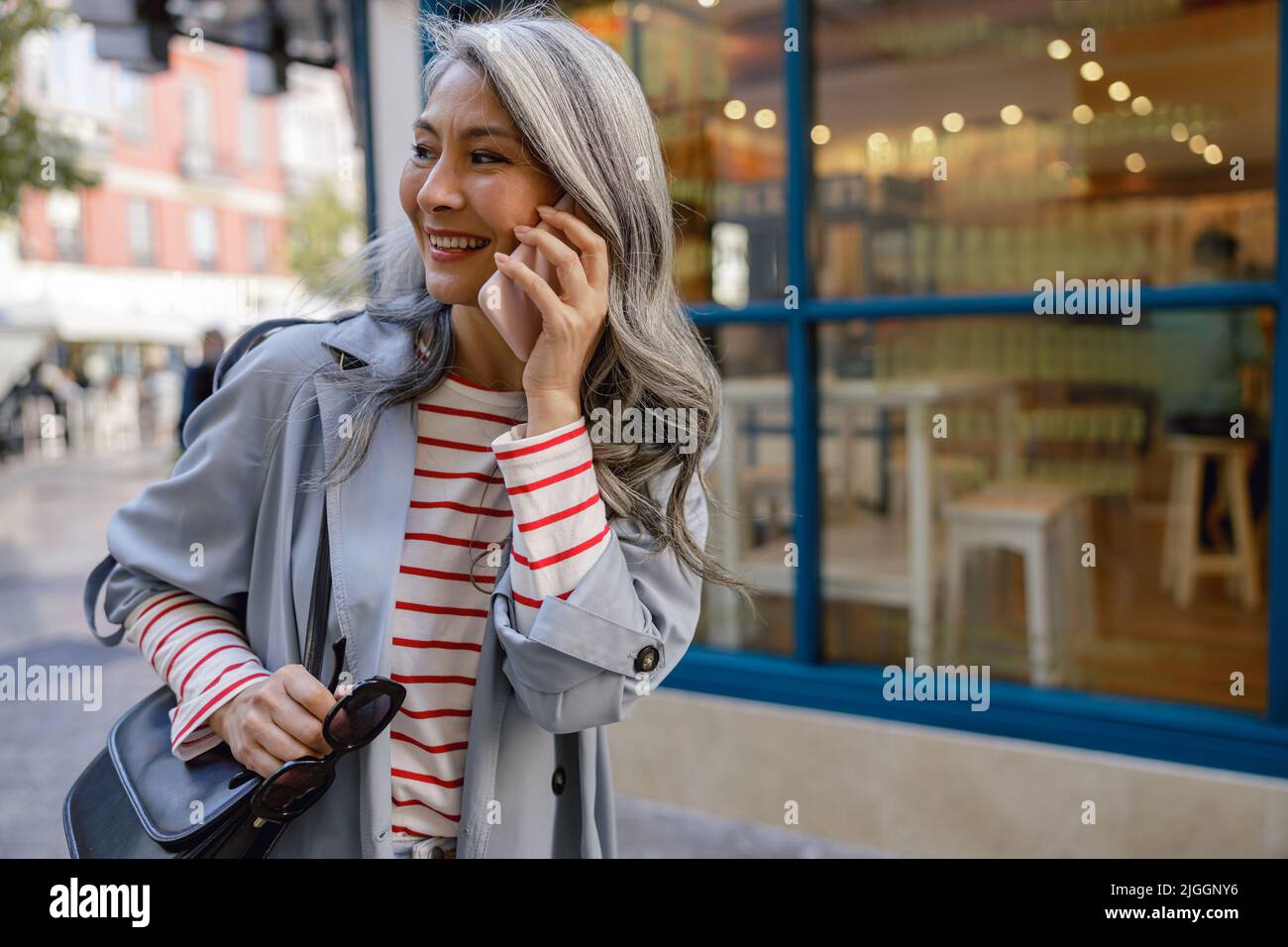 Stand sideway hi-res stock photography and images - Alamy