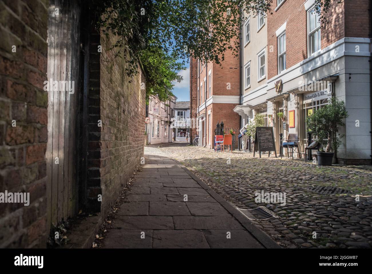 Nantwich Town Centre Victorian coffee shop in alleyway sunny day ...