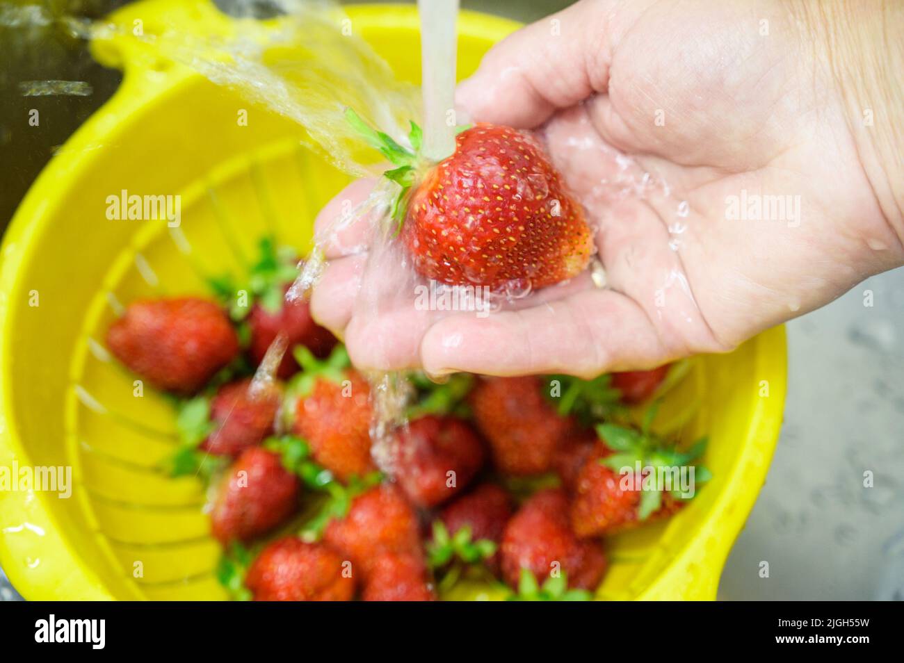 Strawberries wash hi-res stock photography and images - Alamy