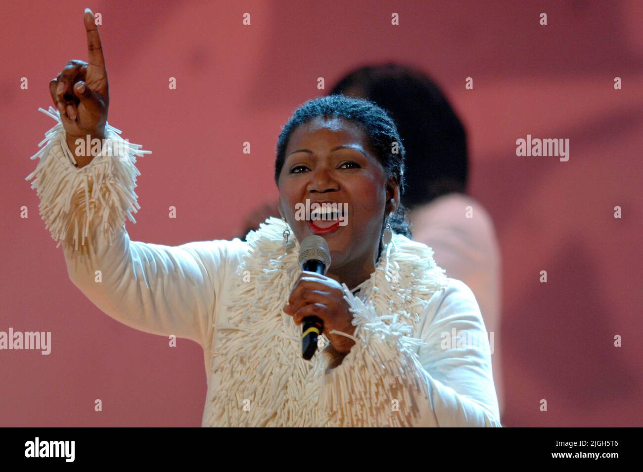 Stage. 12th July, 2022. ARCHIVE PHOTO: Liz MITCHELL celebrates her 70th ...
