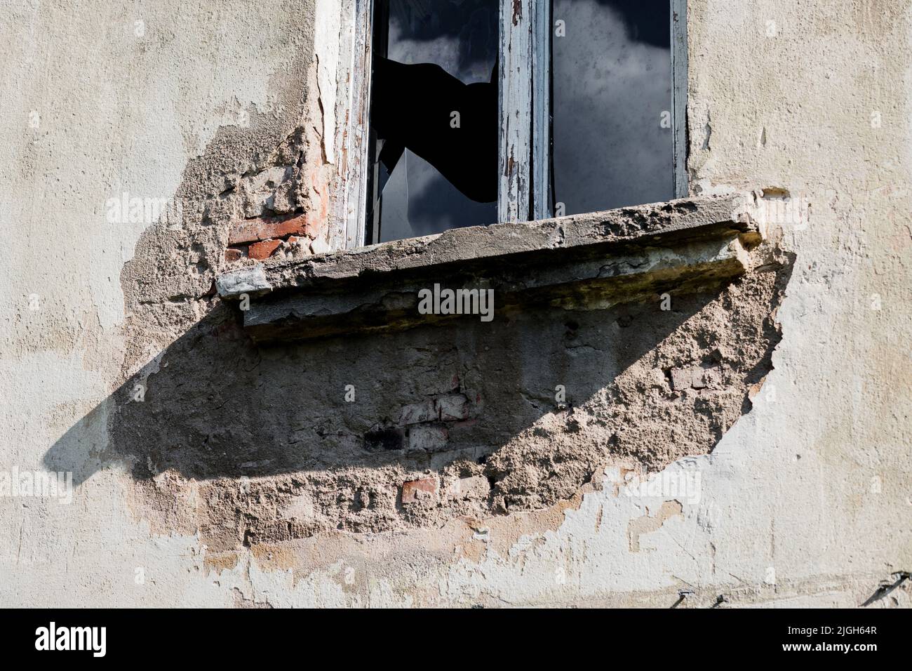 Old broken windows. vandalism. abandoned dilapidated building Stock ...