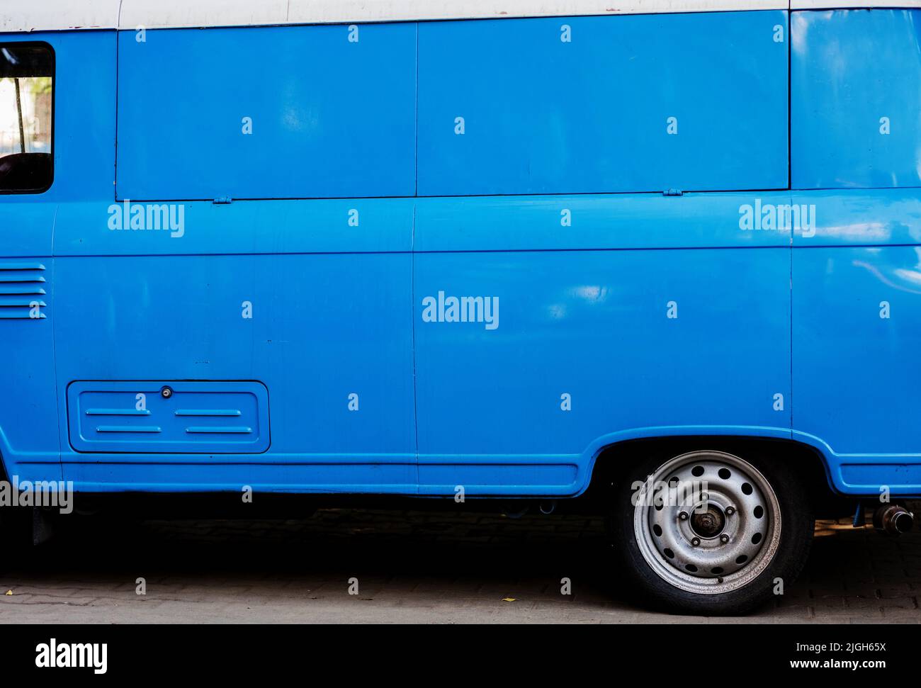 Old blue van. Oldtimer on the street. classic bus Stock Photo - Alamy