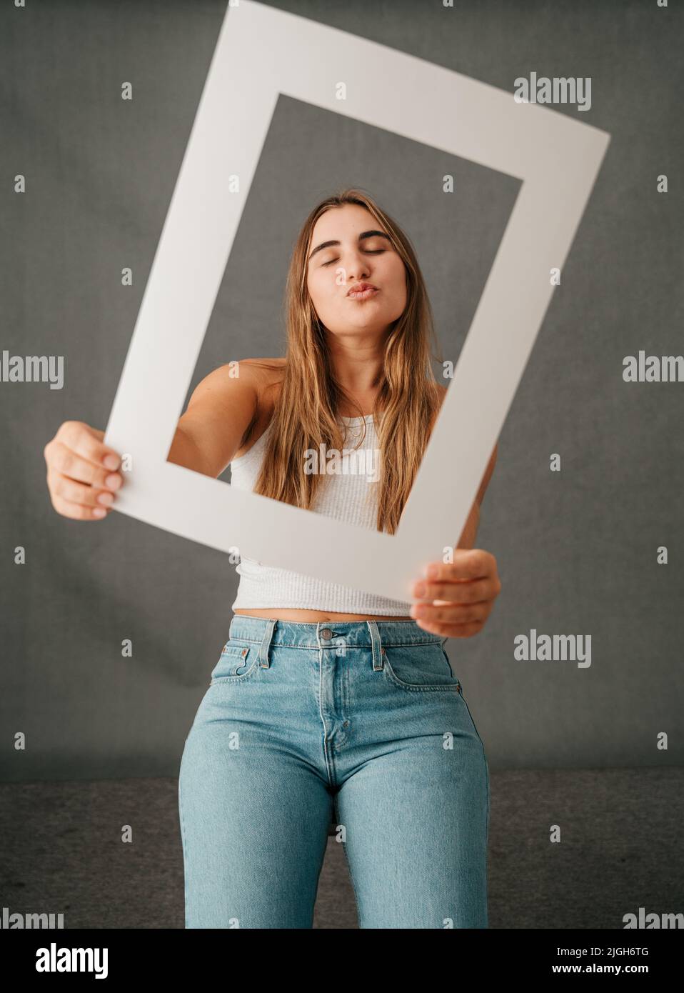 Female frame hi-res stock photography and images - Alamy