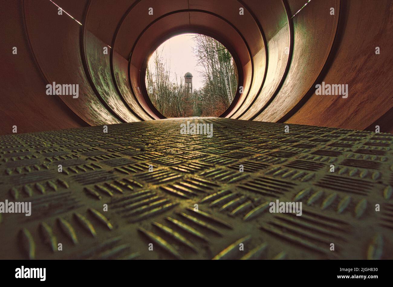 Metal water tower hi-res stock photography and images - Alamy