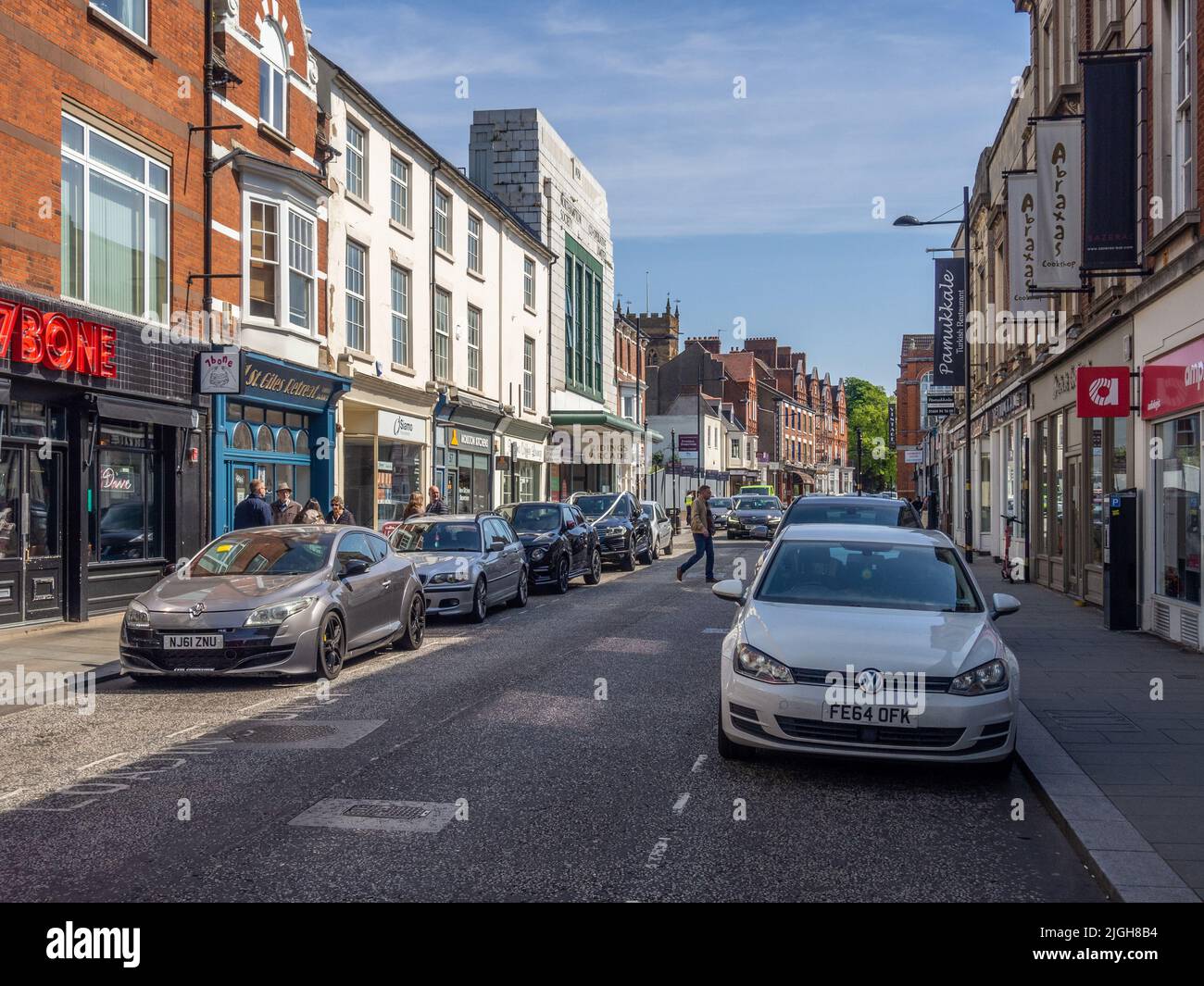 Street scene in summer, St Giles Street, town centre, Northampton, UK ...