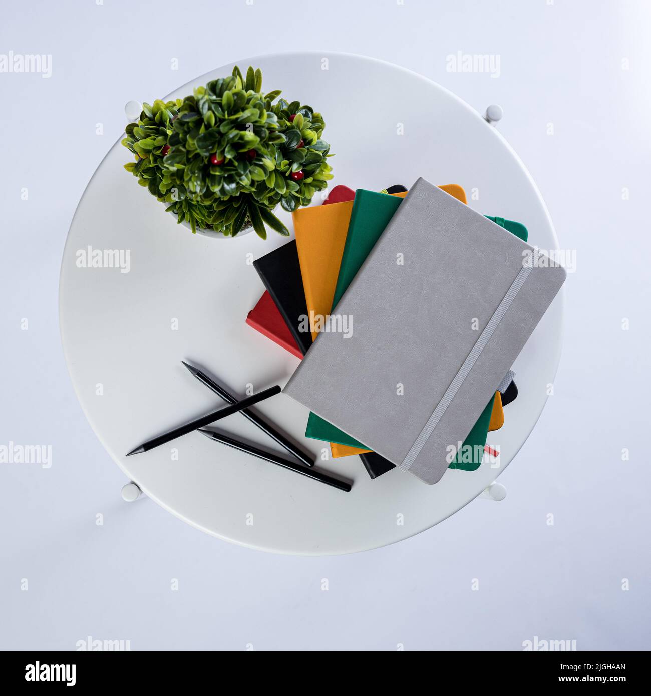 Design table blank page pens hi-res stock photography and images - Alamy