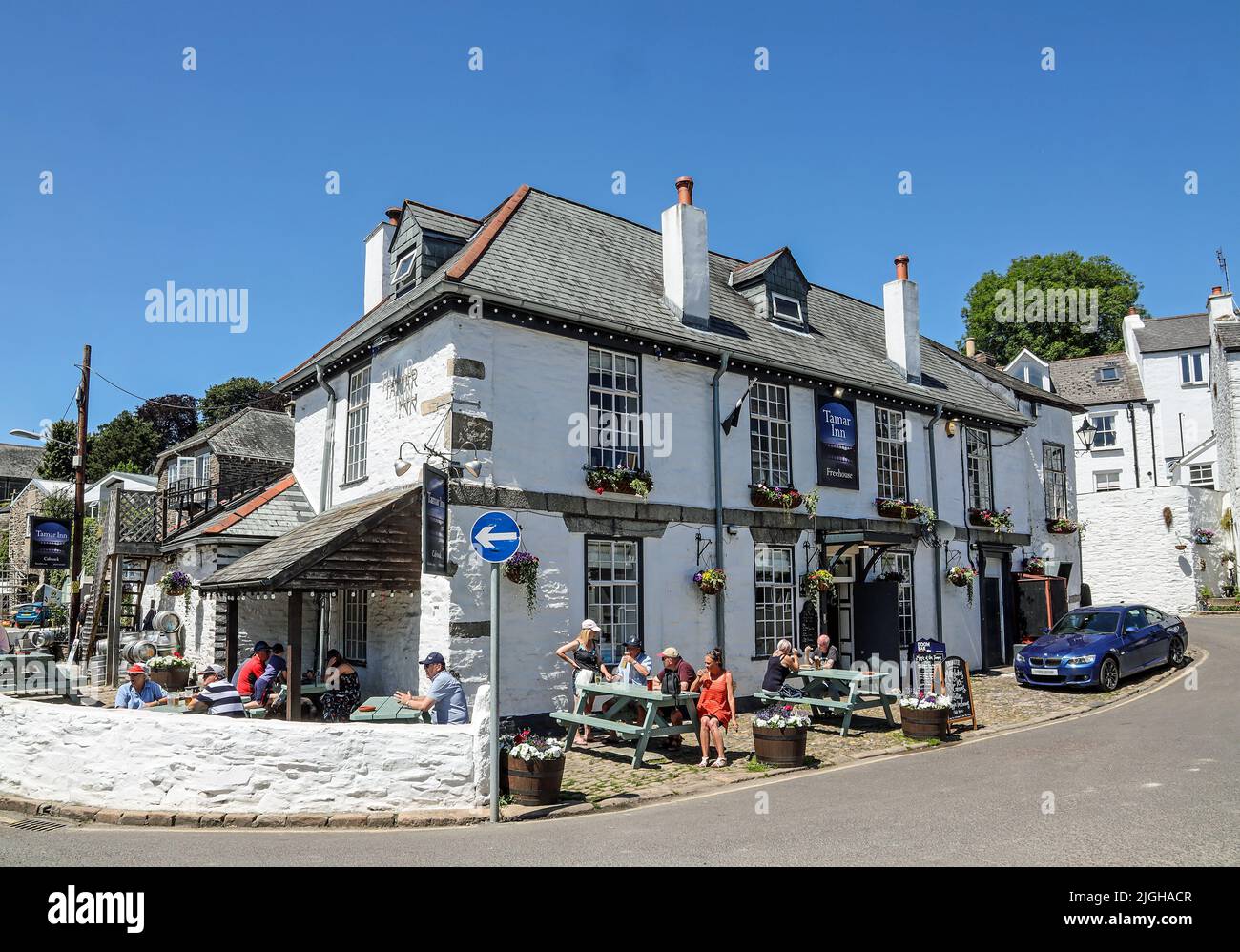 A beer in the sunshine at the 17th Century; Tamar Inn at Calstock, on ...