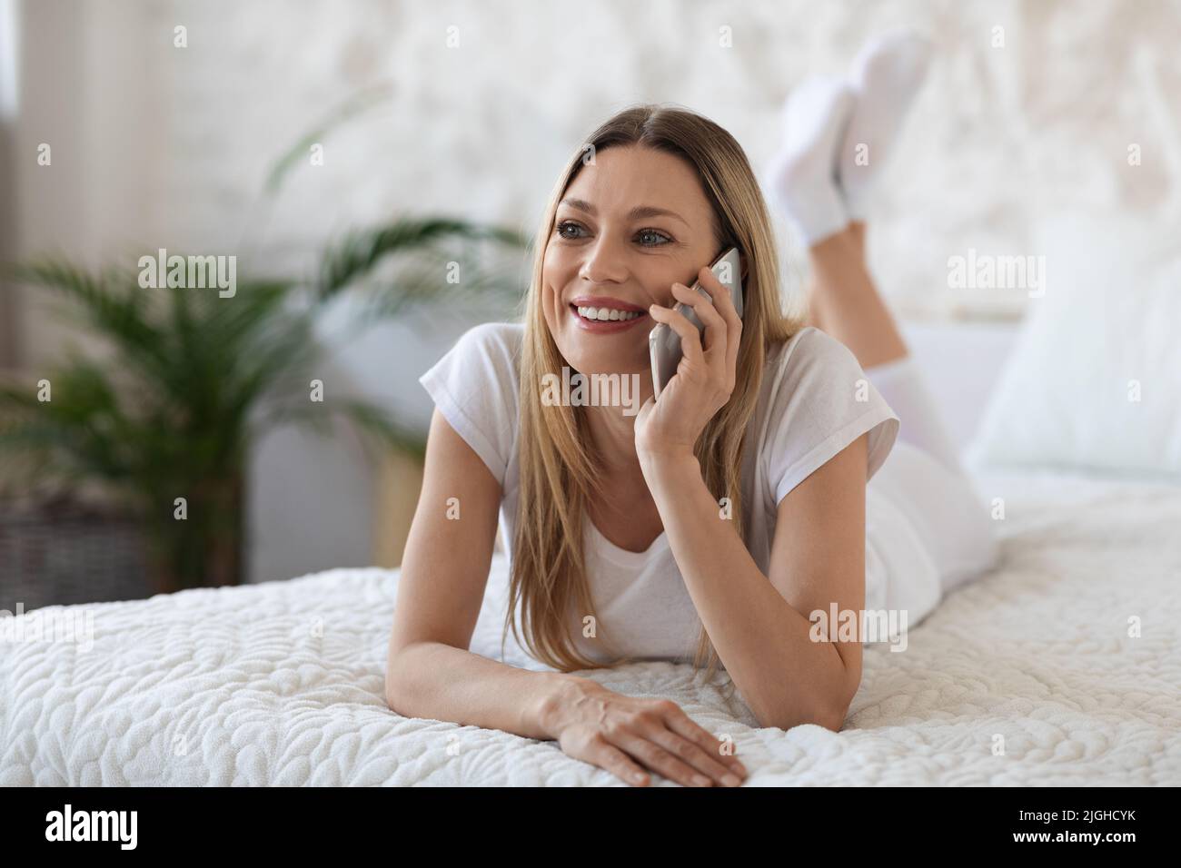 Phone call in pajamas hi-res stock photography and images - Alamy