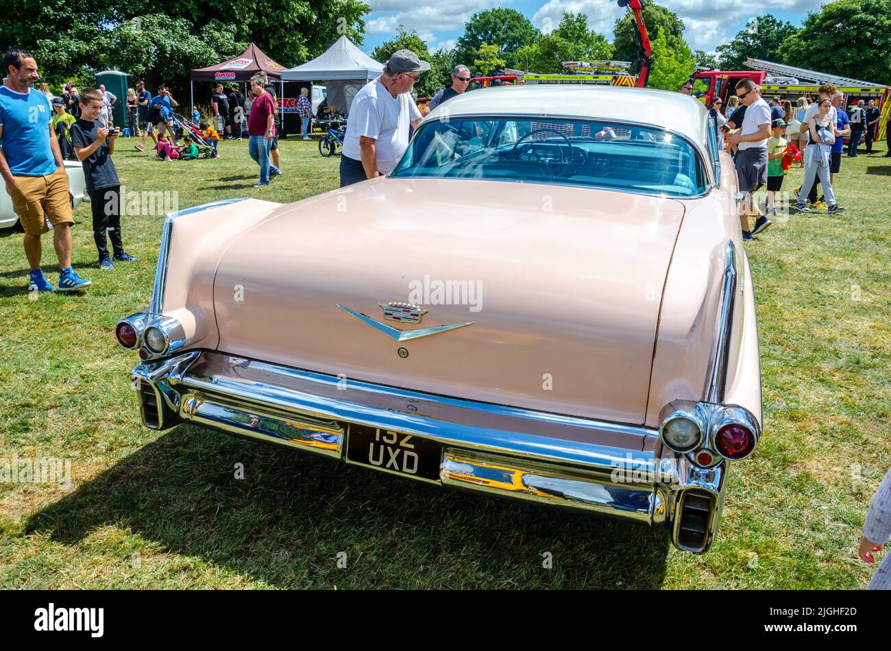 Classic pink cadillac car hi-res stock photography and images - Alamy