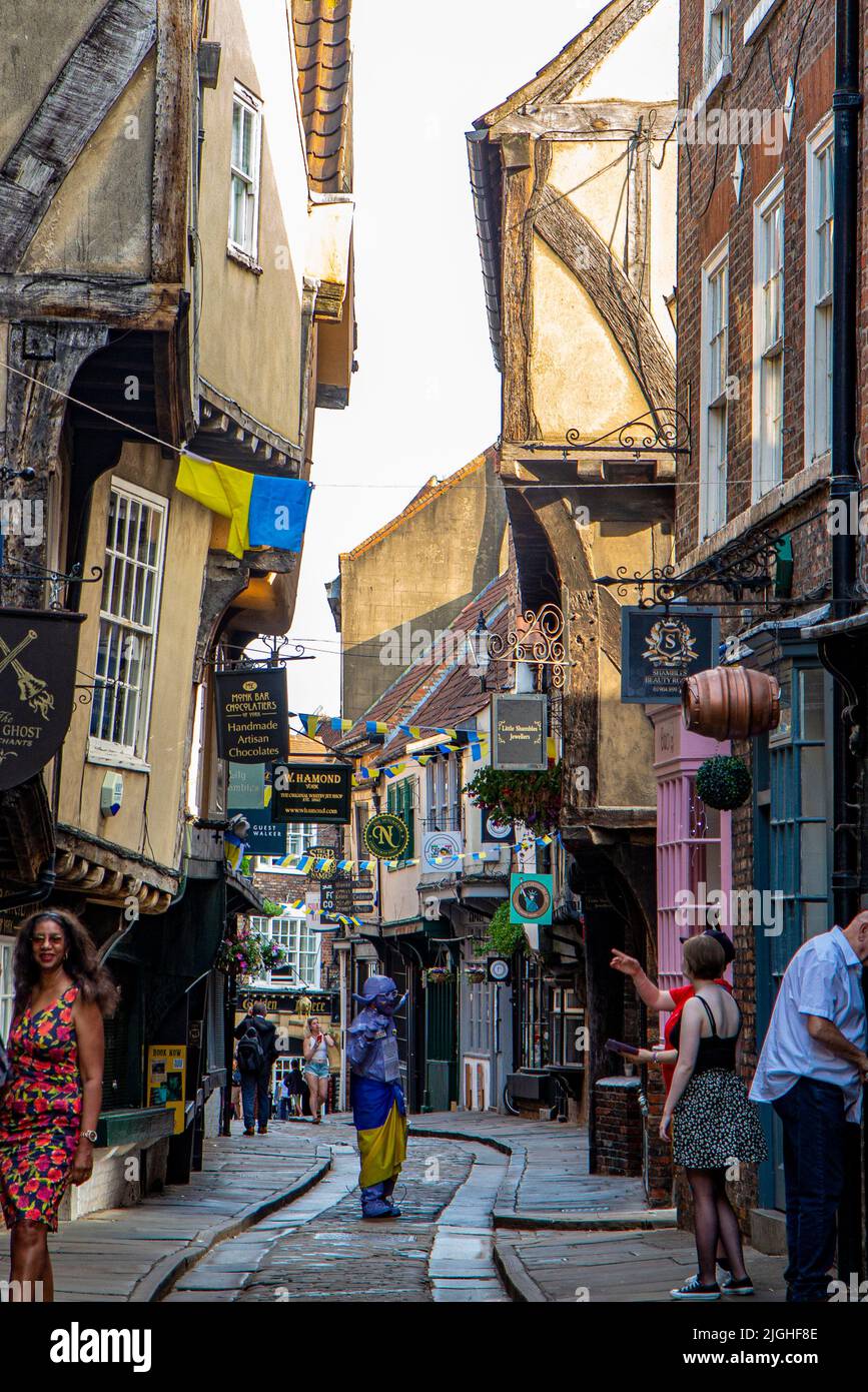 The old streets of the City of York on a summer's day Stock Photo - Alamy
