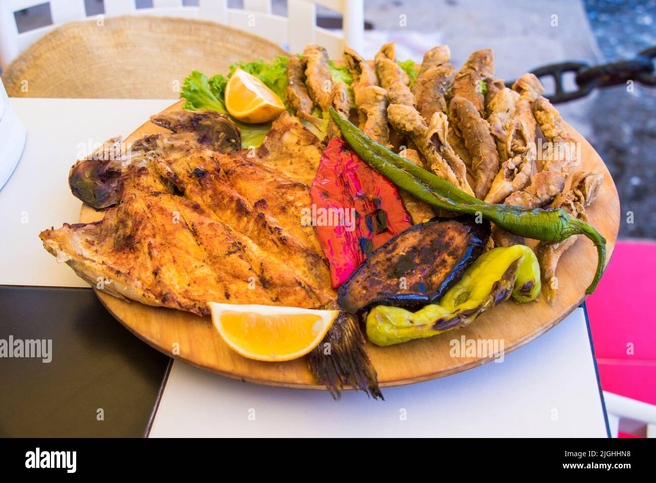 Frilled plate hi-res stock photography and images - Alamy