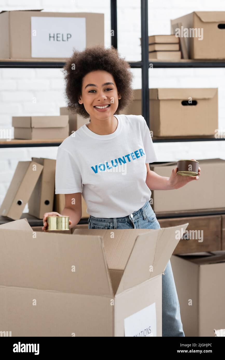 Packing with care warehouse hi-res stock photography and images - Alamy