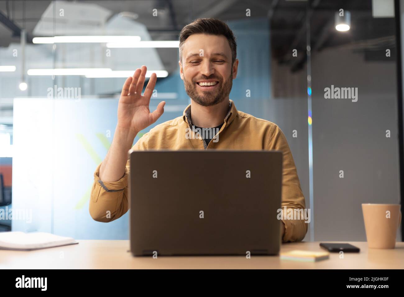 Office employee calling in hi-res stock photography and images - Alamy