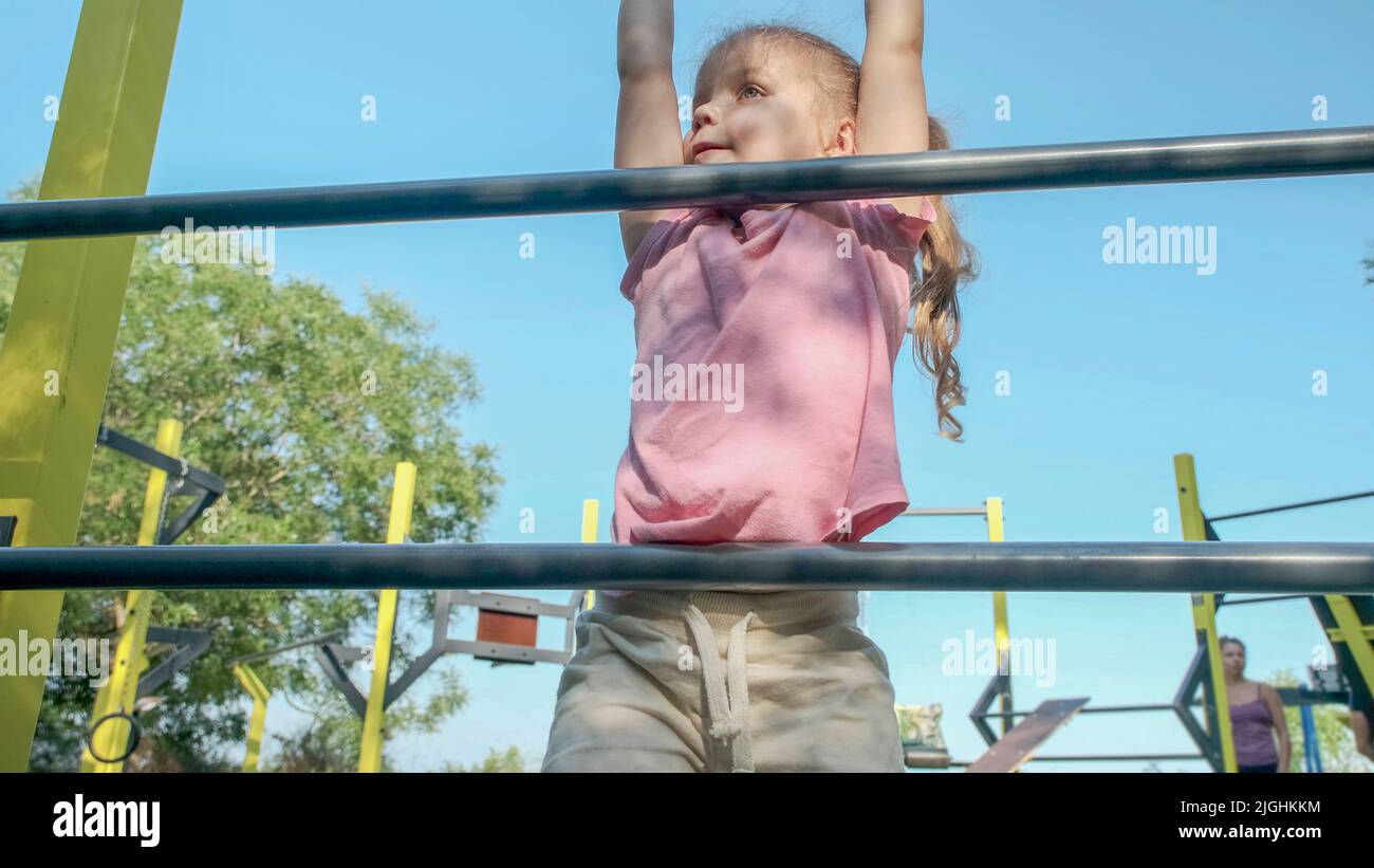 Gymnastic children hi-res stock photography and images - Alamy