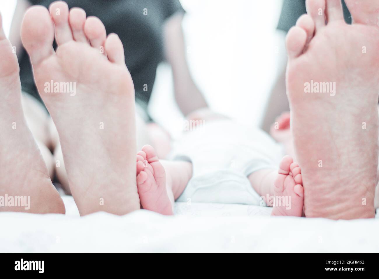 Feet from below hi-res stock photography and images - Alamy