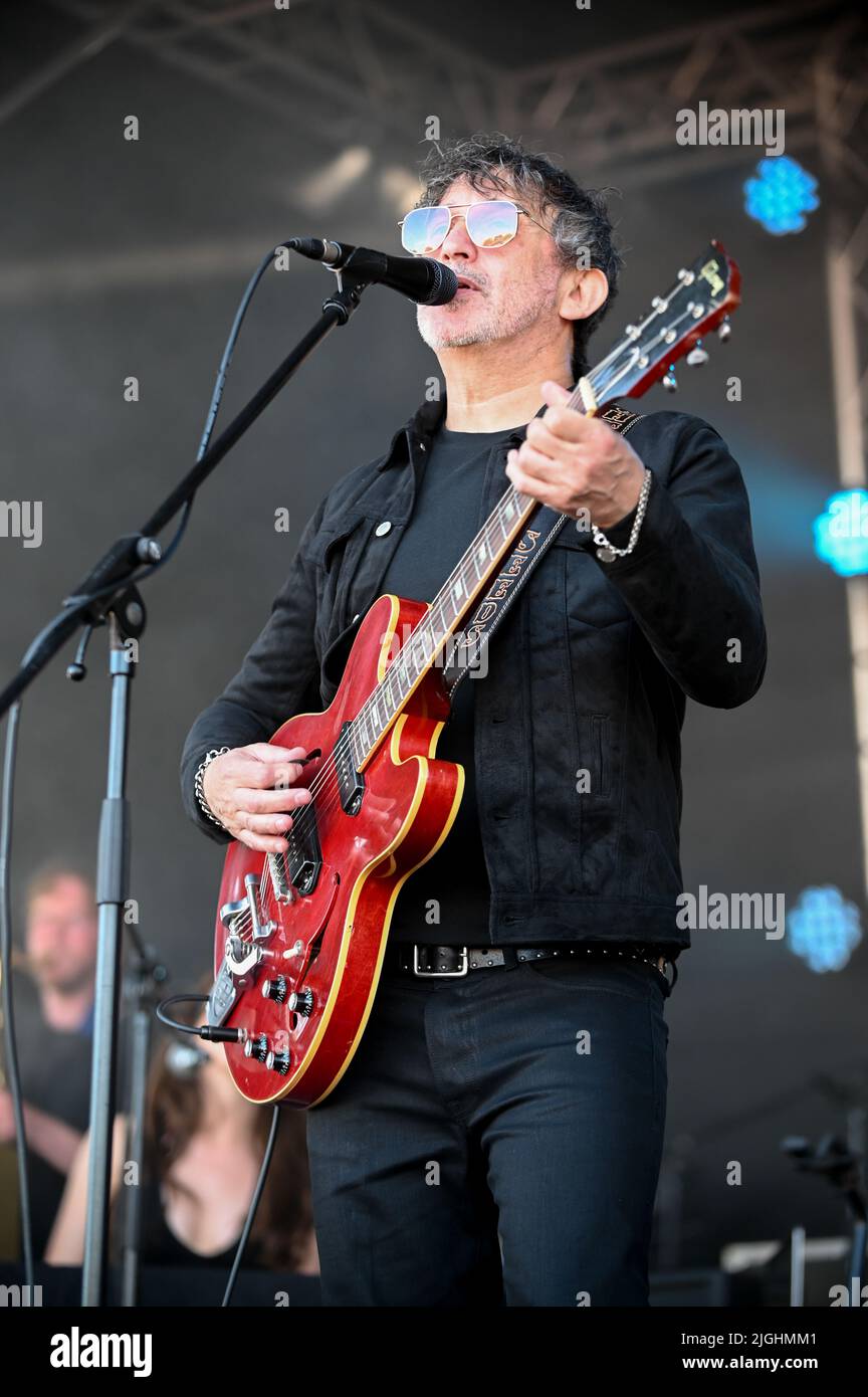 Lightning seeds three lions hi-res stock photography and images - Alamy