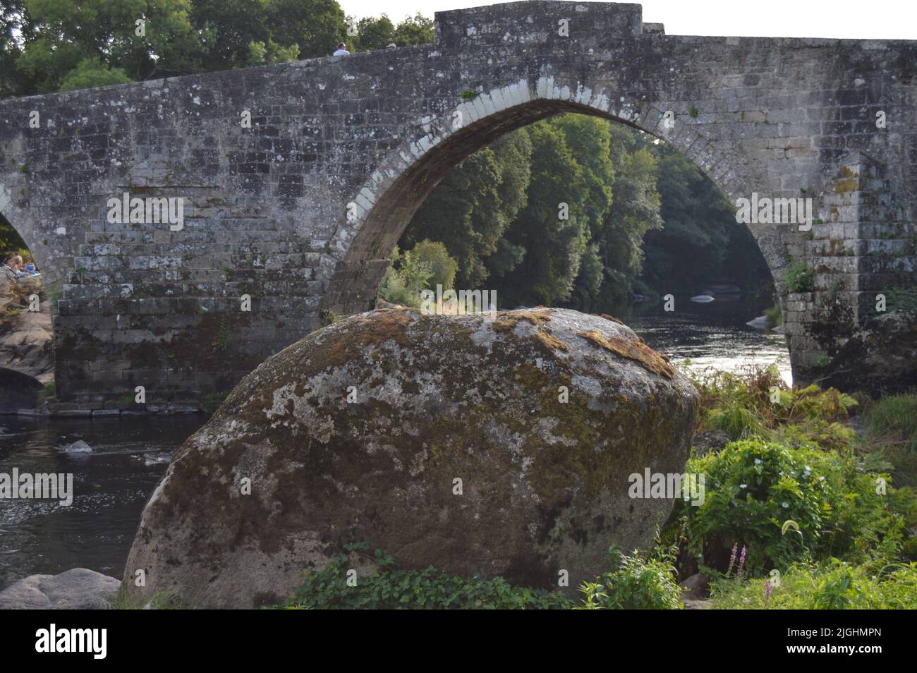 An old stone bridge over a river Stock Photo - Alamy