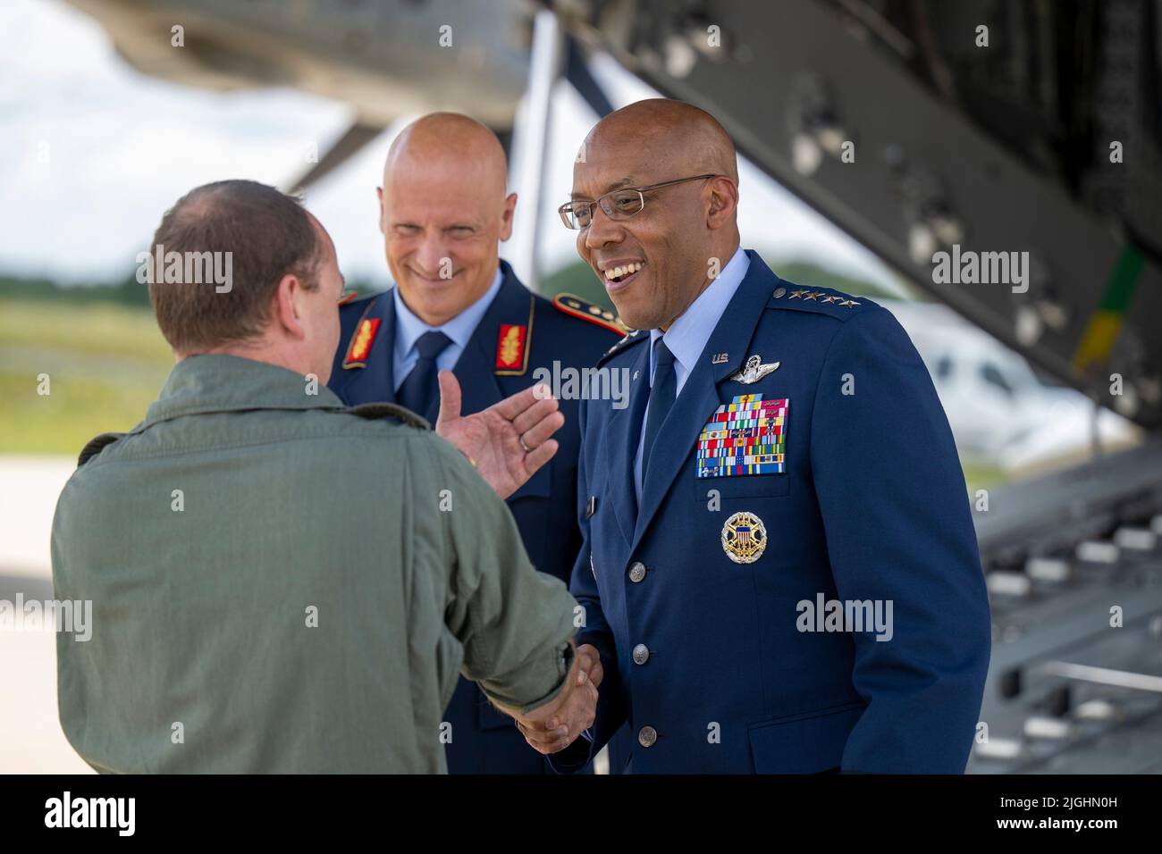 Laage, Germany. 11th July, 2022. Charles Quinton Brown Jr. (r), U.S ...