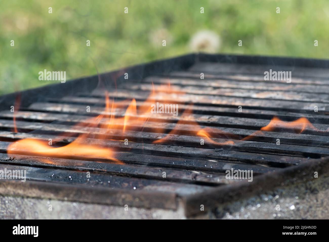 Bbq grill empty hi-res stock photography and images - Alamy