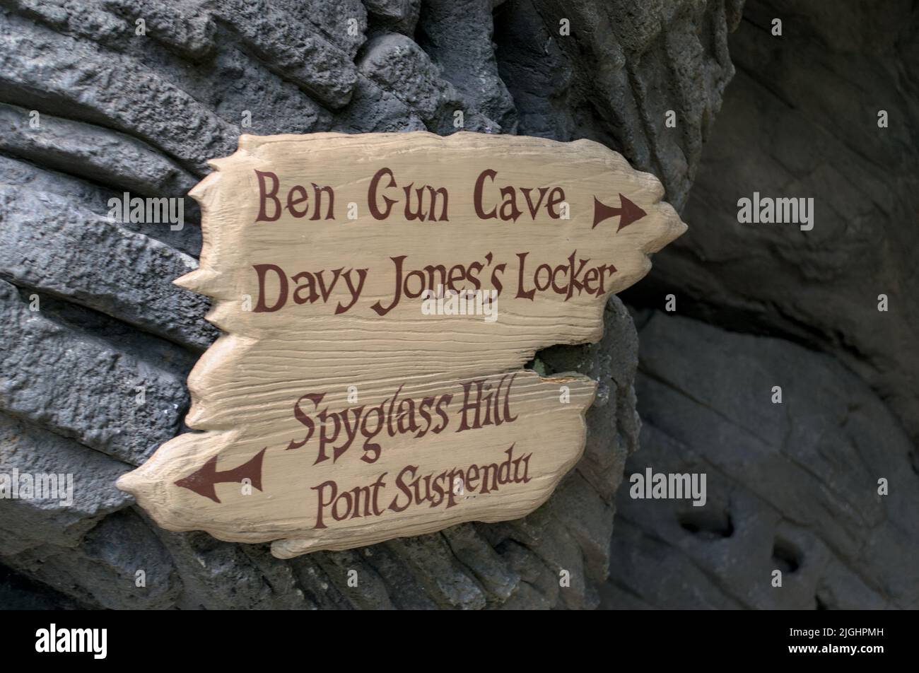 Disneyland paris pirates hi-res stock photography and images - Alamy