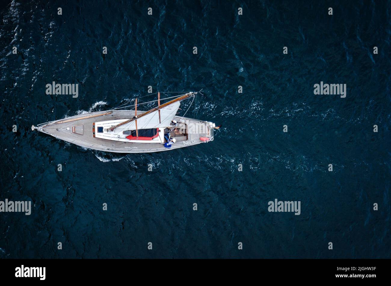 A top view of a boat sailing through water leaving a foamy trail Stock ... A top view of a boat sailing through water leaving a foamy trail Stock ...
