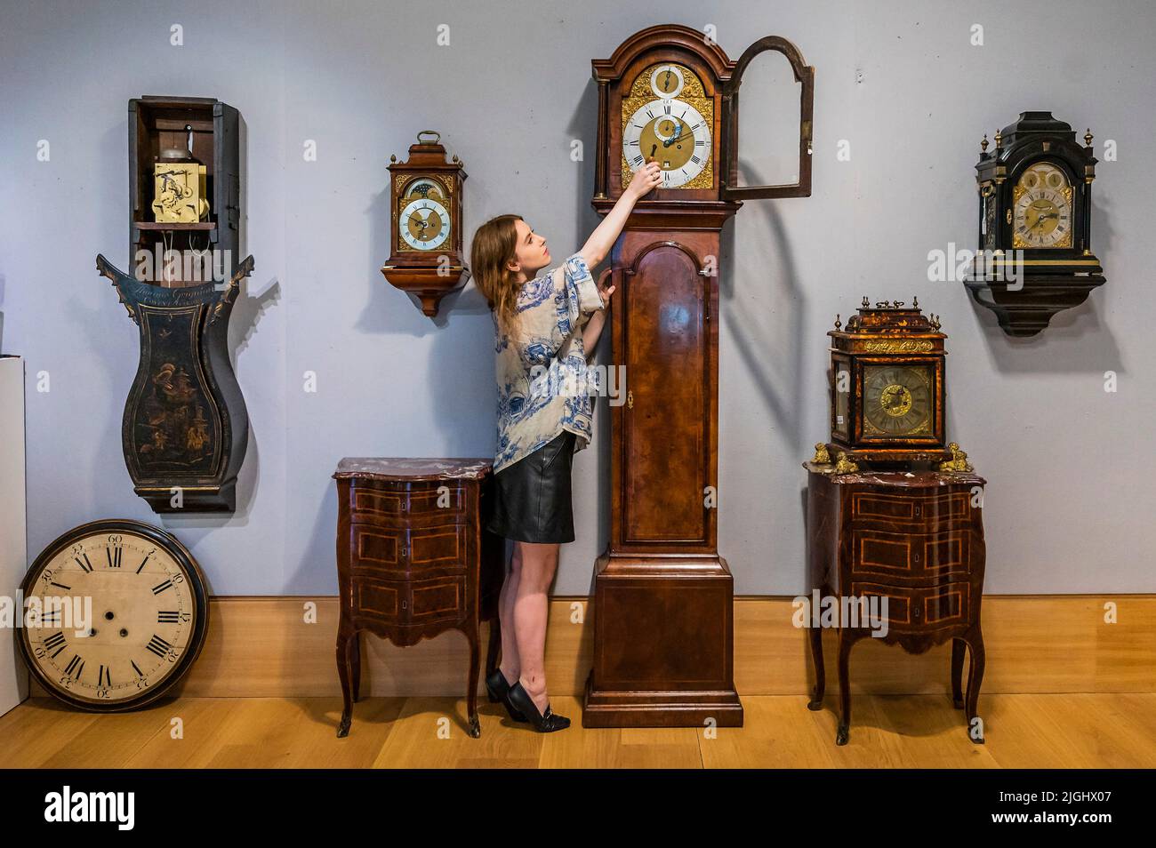 London, UK. 11th July, 2022. A good mid 18th century featherbanded ...