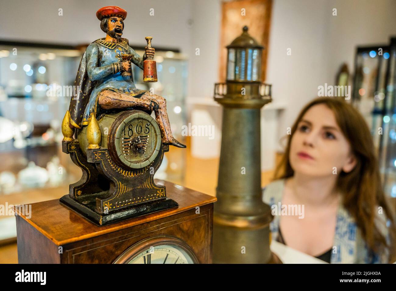 Automata clock hi-res stock photography and images - Alamy