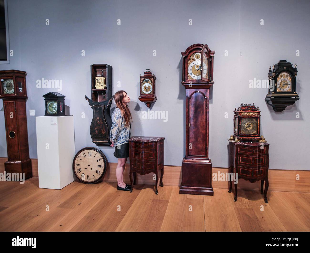 Grandad clocks hi-res stock photography and images - Alamy