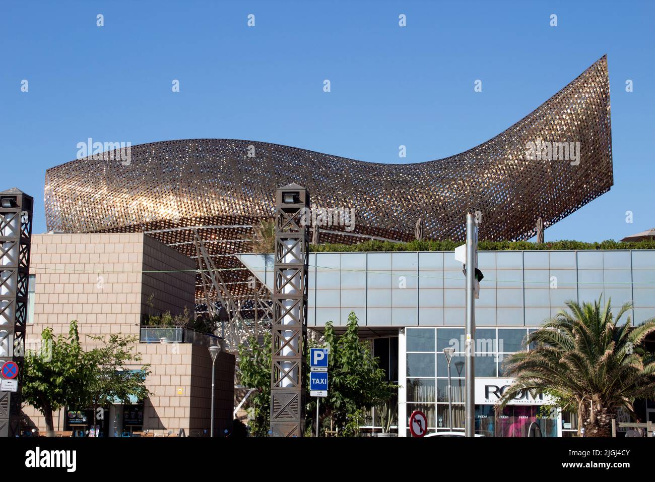 Frank Gehry Golden Fish Sculpture next to the Barcelona Casino ...