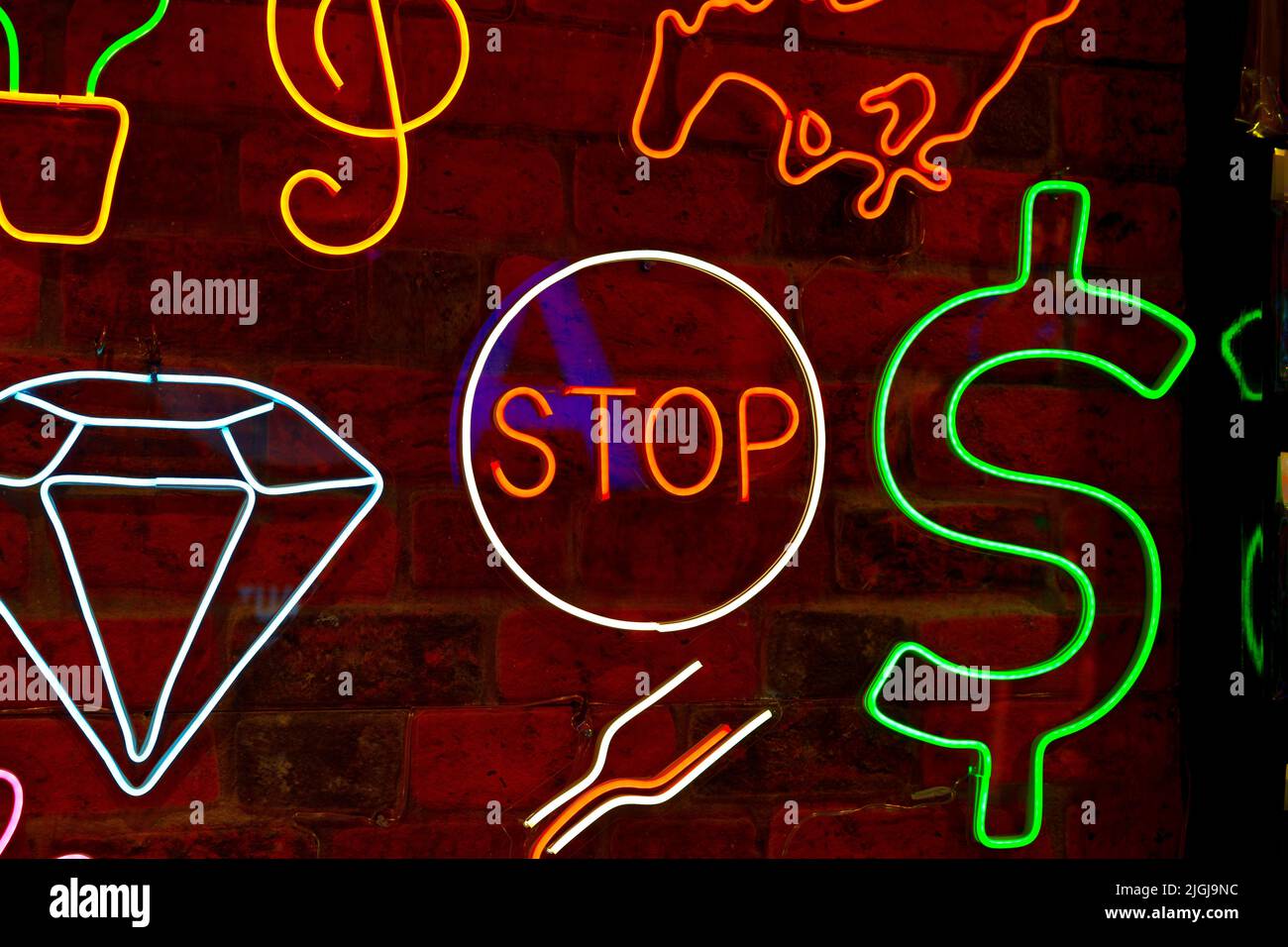 Bar neon symbol on brick hi-res stock photography and images - Alamy