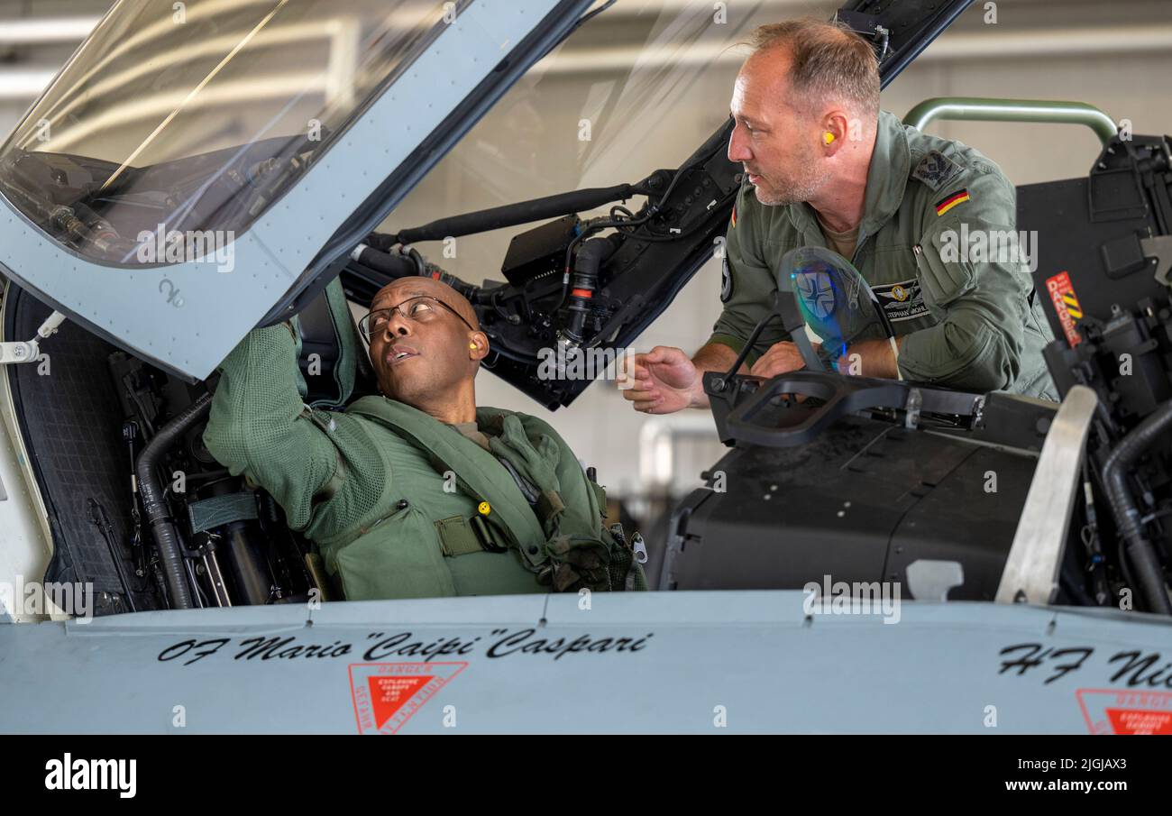 Charles brown pilot hi-res stock photography and images - Alamy