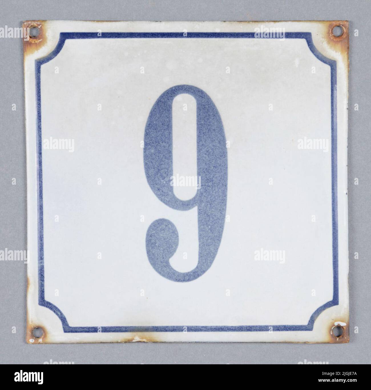 White enamelled square hi-res stock photography and images - Alamy