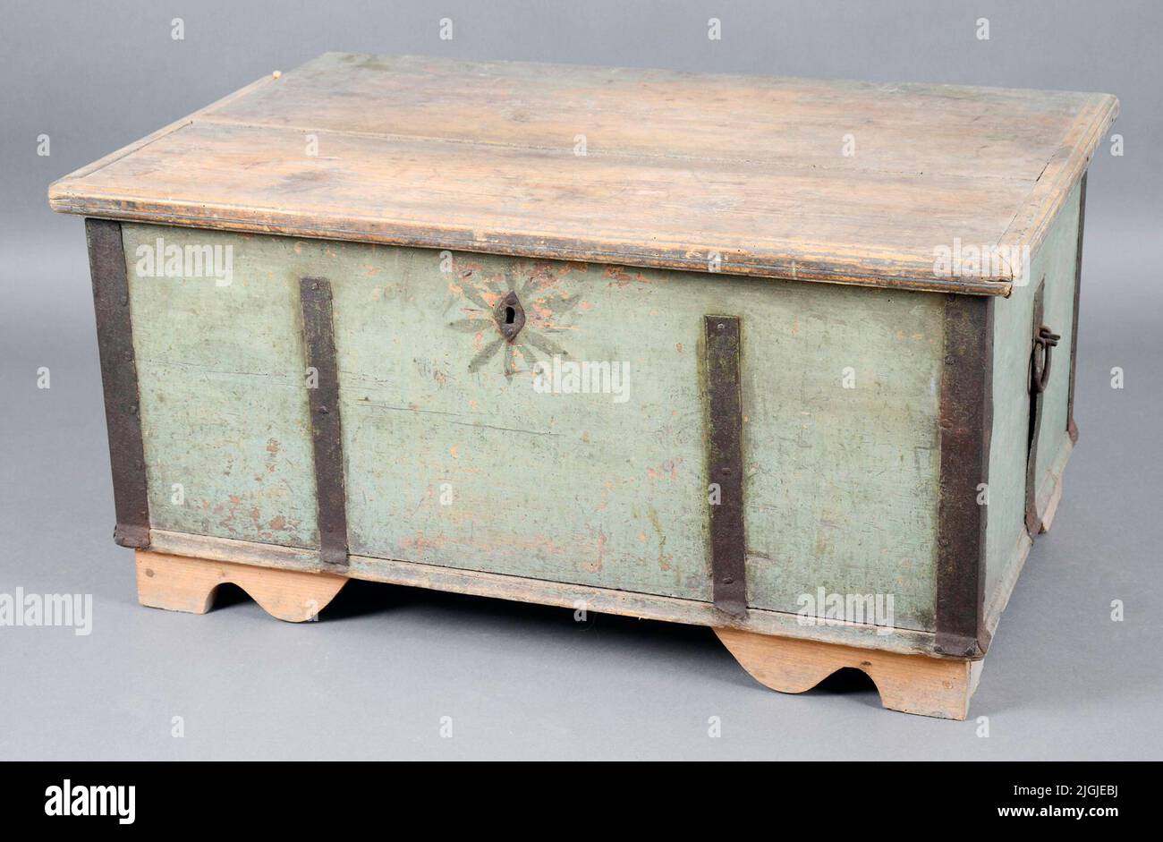 Coffin handles hi-res stock photography and images - Alamy