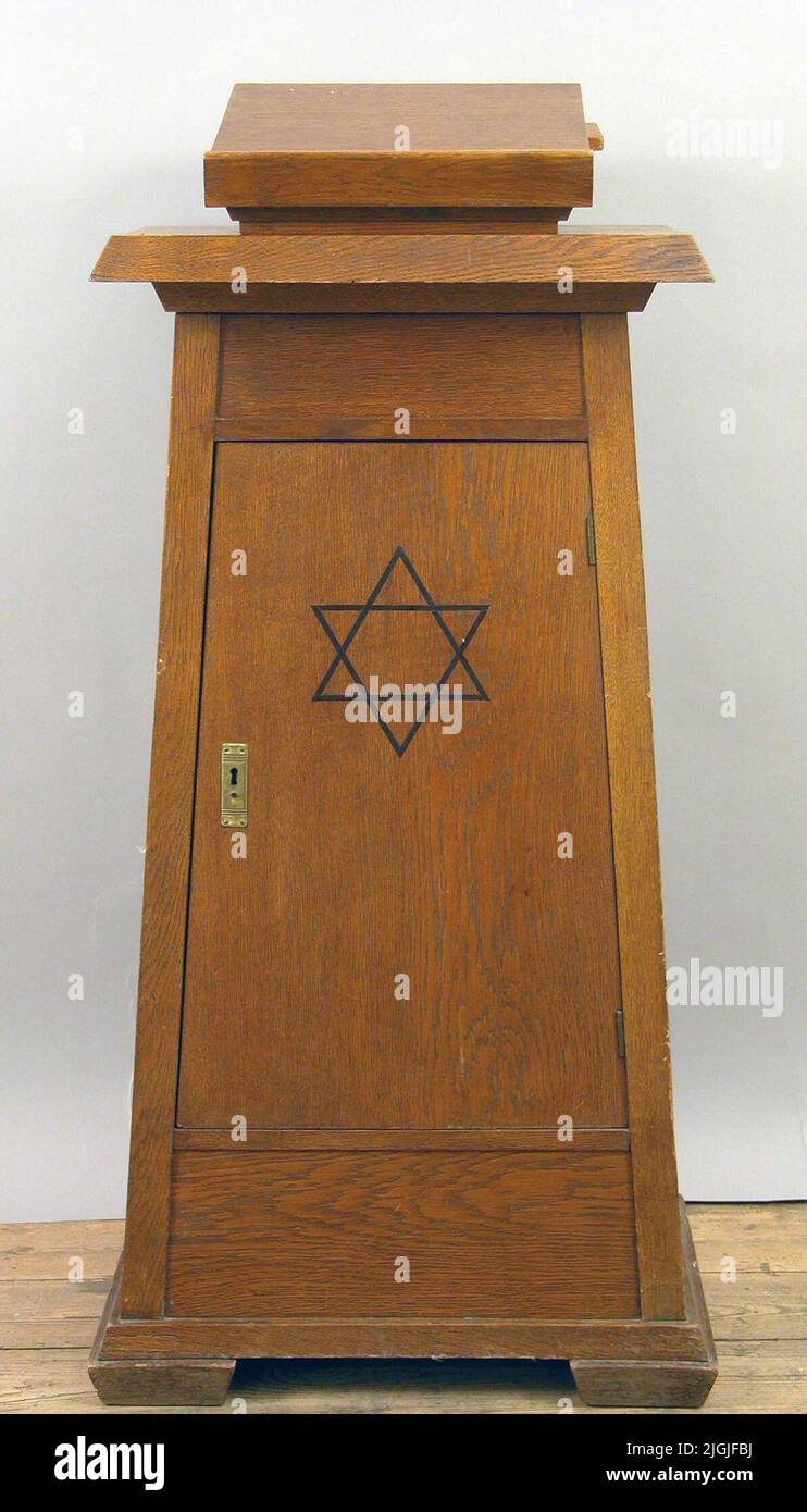 Pulpet Preventer pulpes, a pair (BLM 25875: 1-2). Pulp of oak, upwards ...