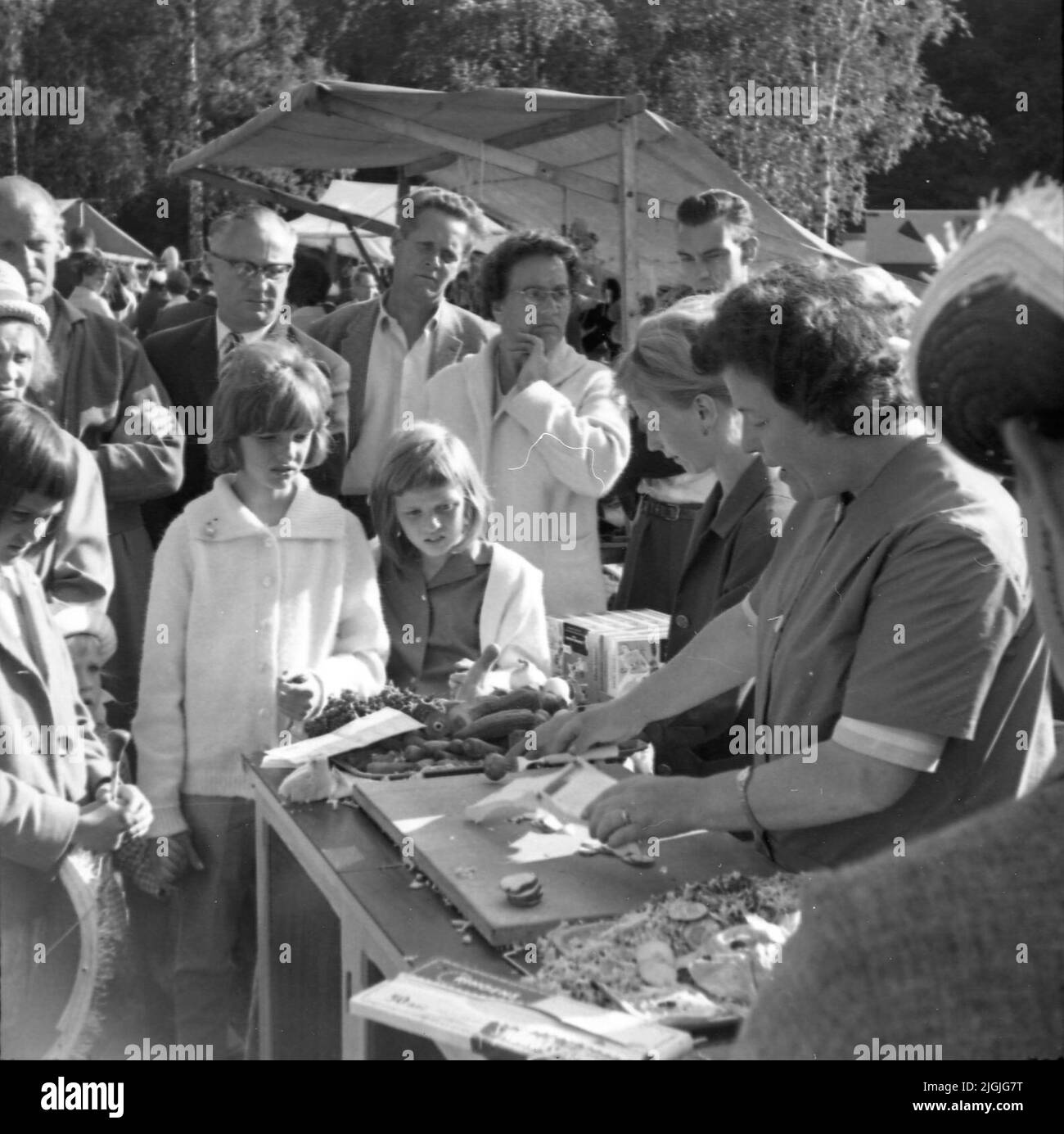Market stalls crowd people Black and White Stock Photos & Images - Alamy
