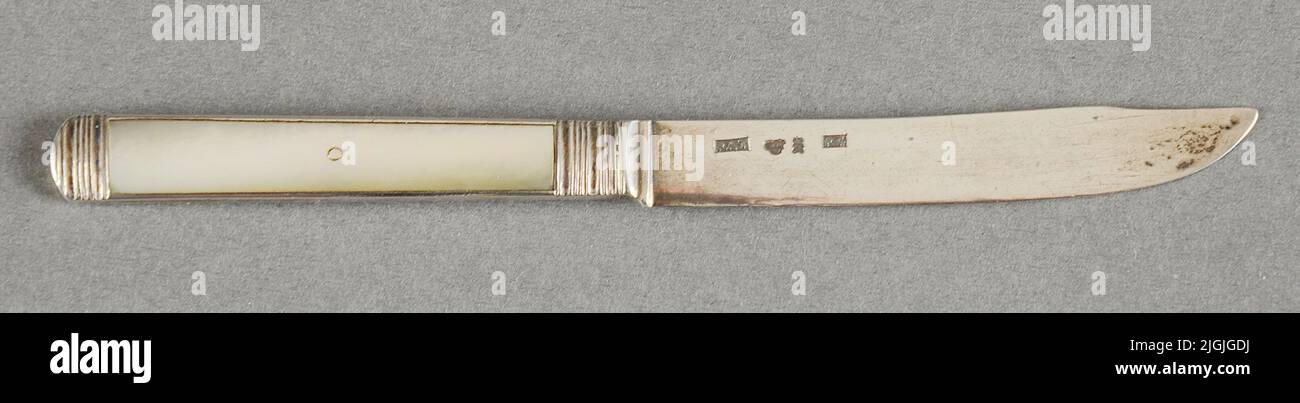 Fruktkniv Fruit knife of silver. Recessed pearl slices in the shaft ...