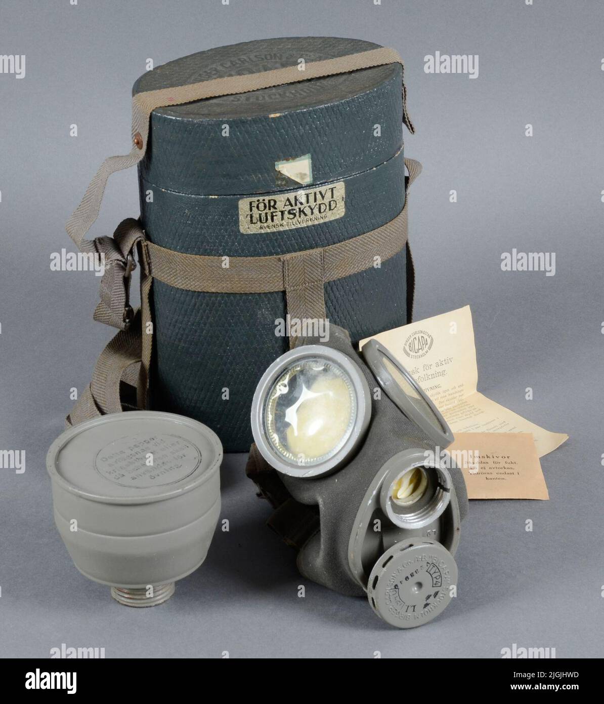 Gasmask Gas mask, protective mask m/1936. Gray -green textile. Round ...