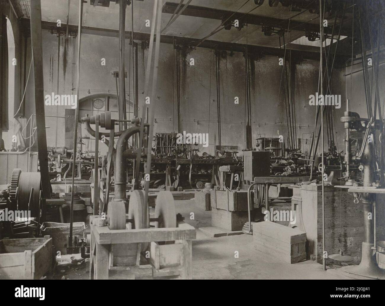 Fabrik Interior from Karlskrona lamp factory. Hanging processing Stock ...