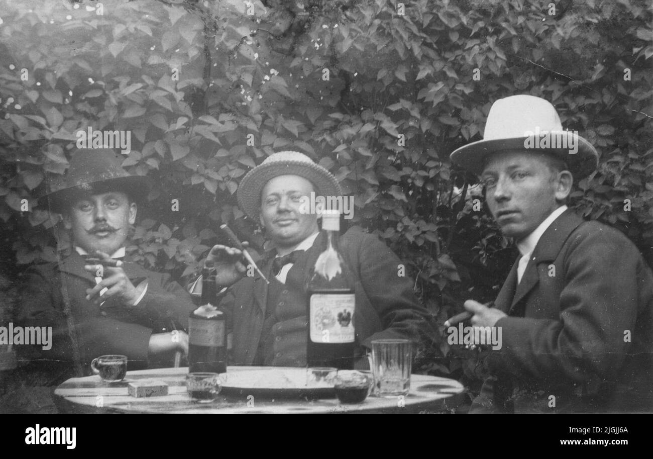 Men with cigar hi-res stock photography and images - Alamy