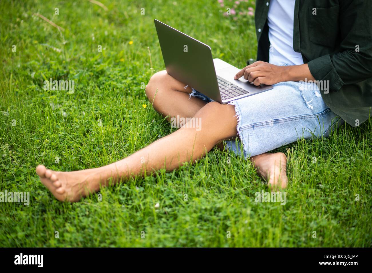 Laptop in nature hi-res stock photography and images - Alamy