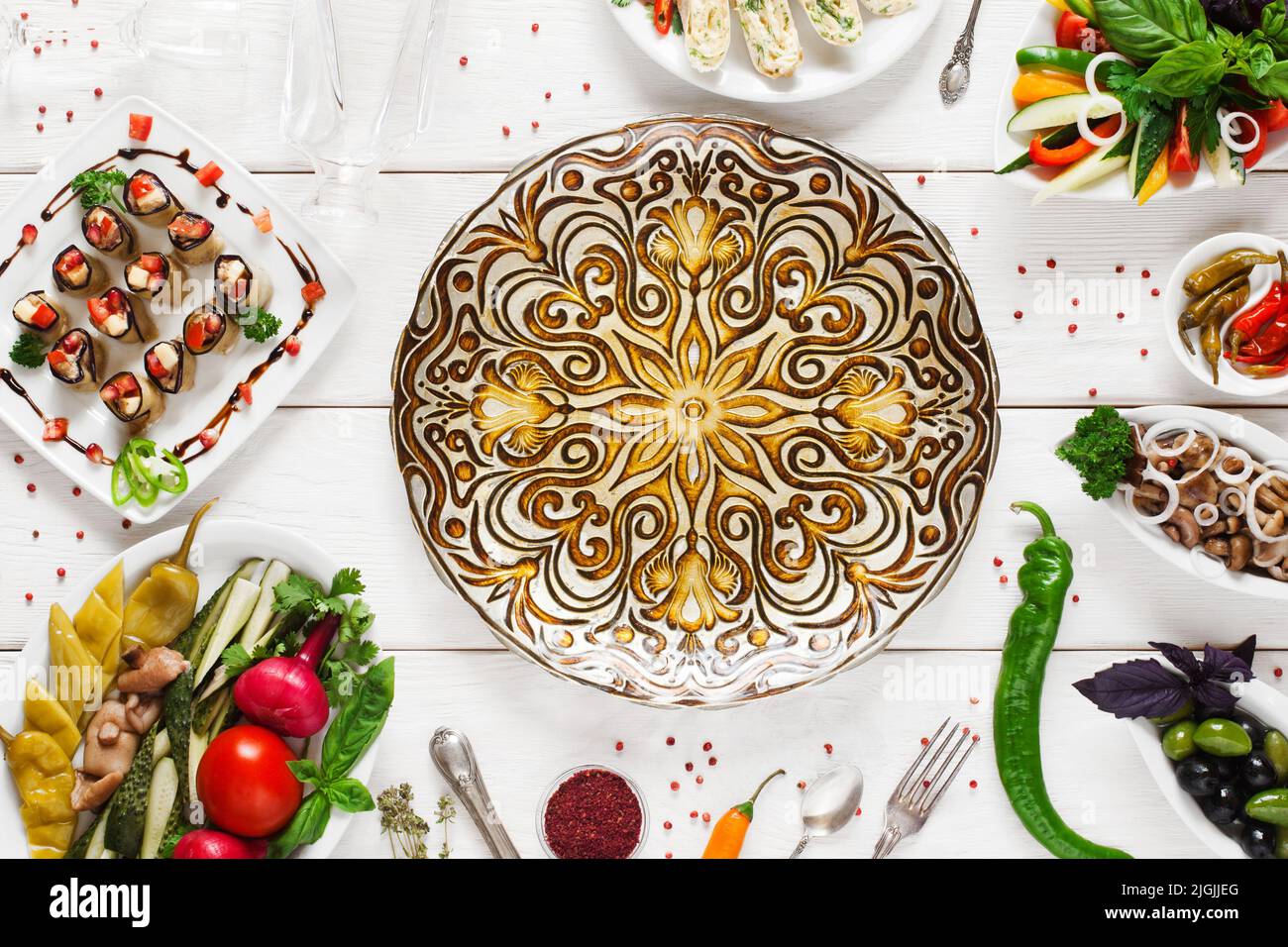 Beautiful empty plate hi-res stock photography and images - Alamy