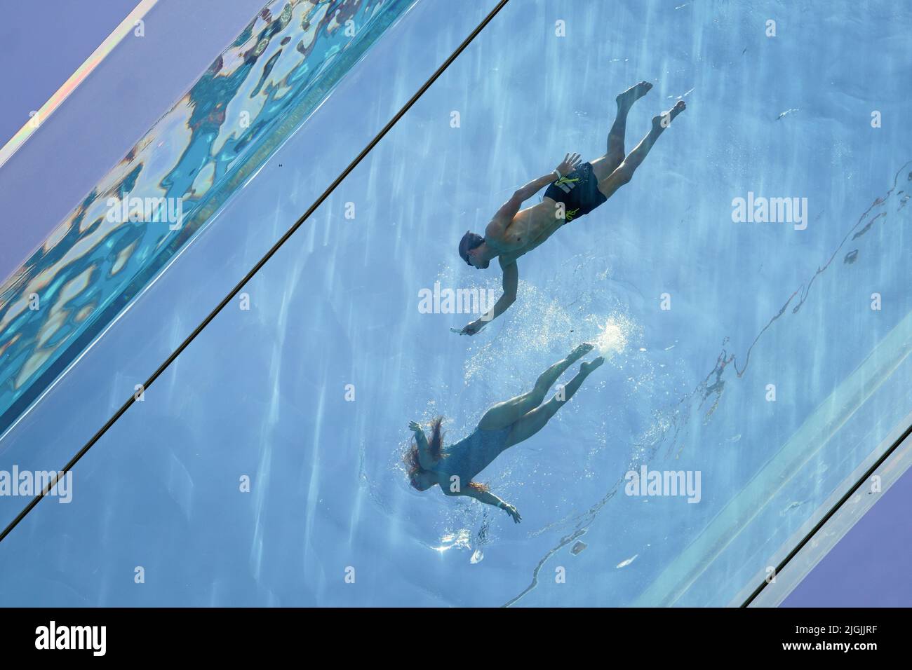 Nine elms swimming pool between buildings hi-res stock photography and ...