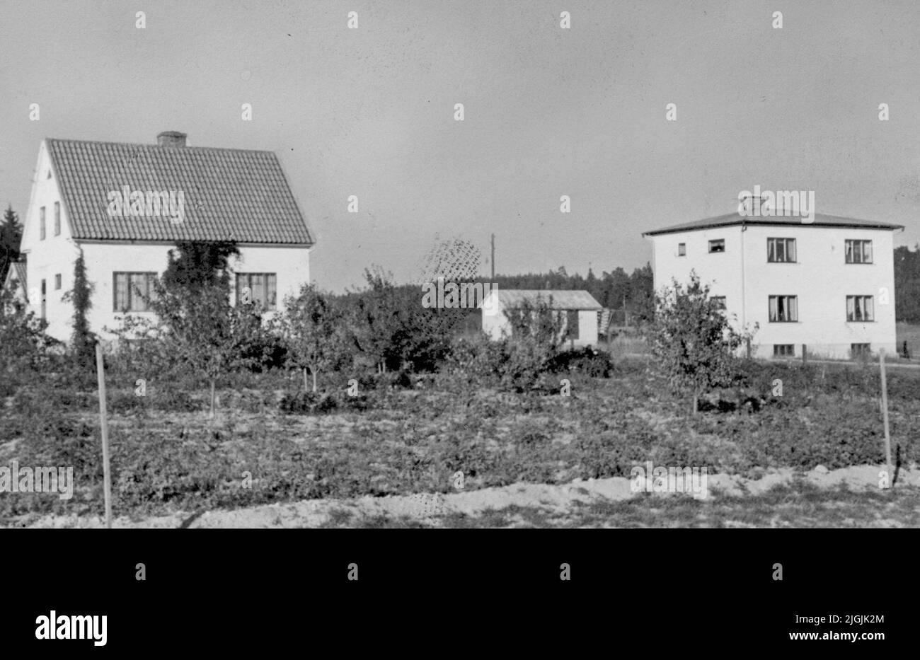 Residential building in construction Black and White Stock Photos ...